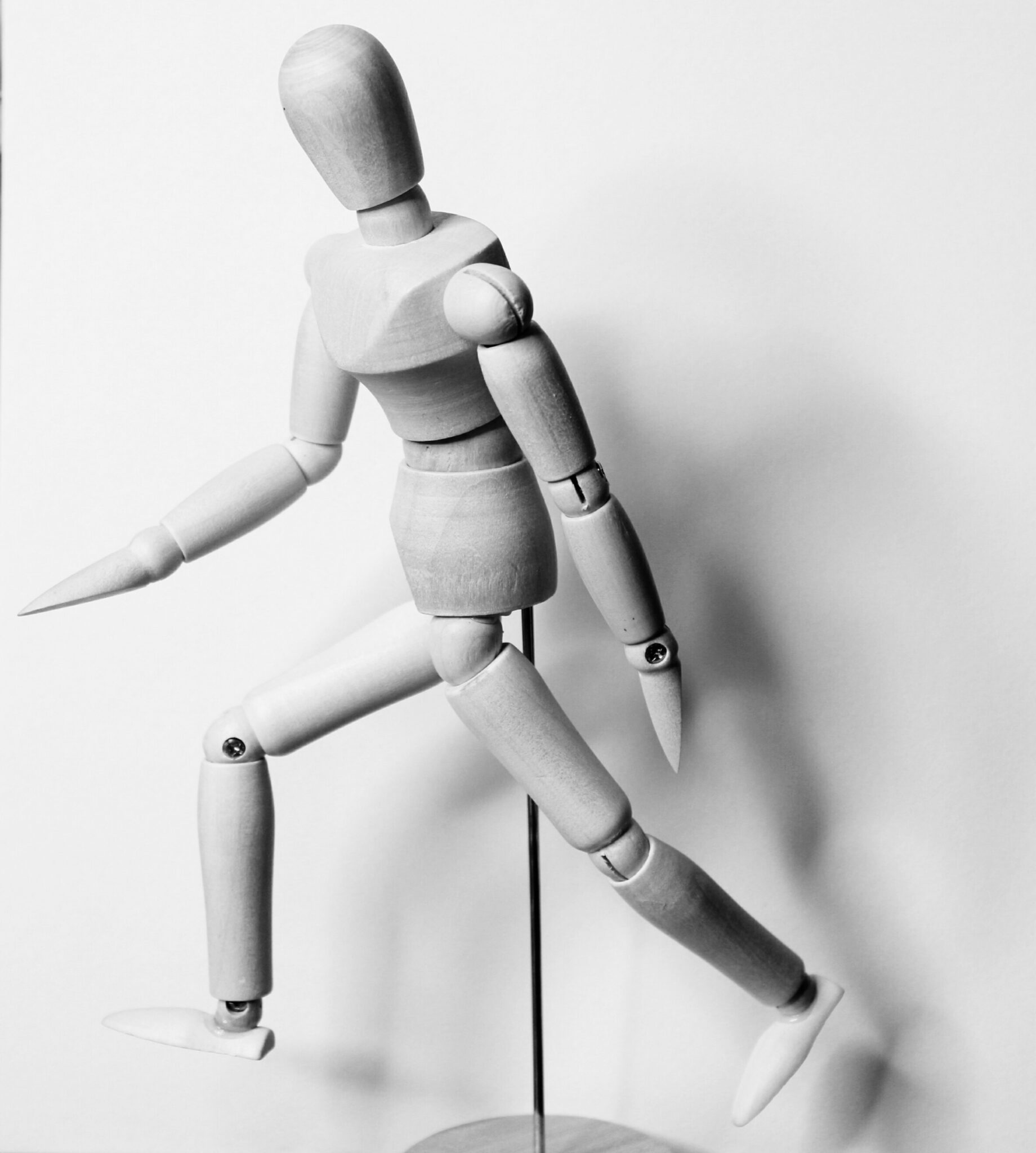 How to Use a Wooden Mannequin for Figure Drawing - draweazy