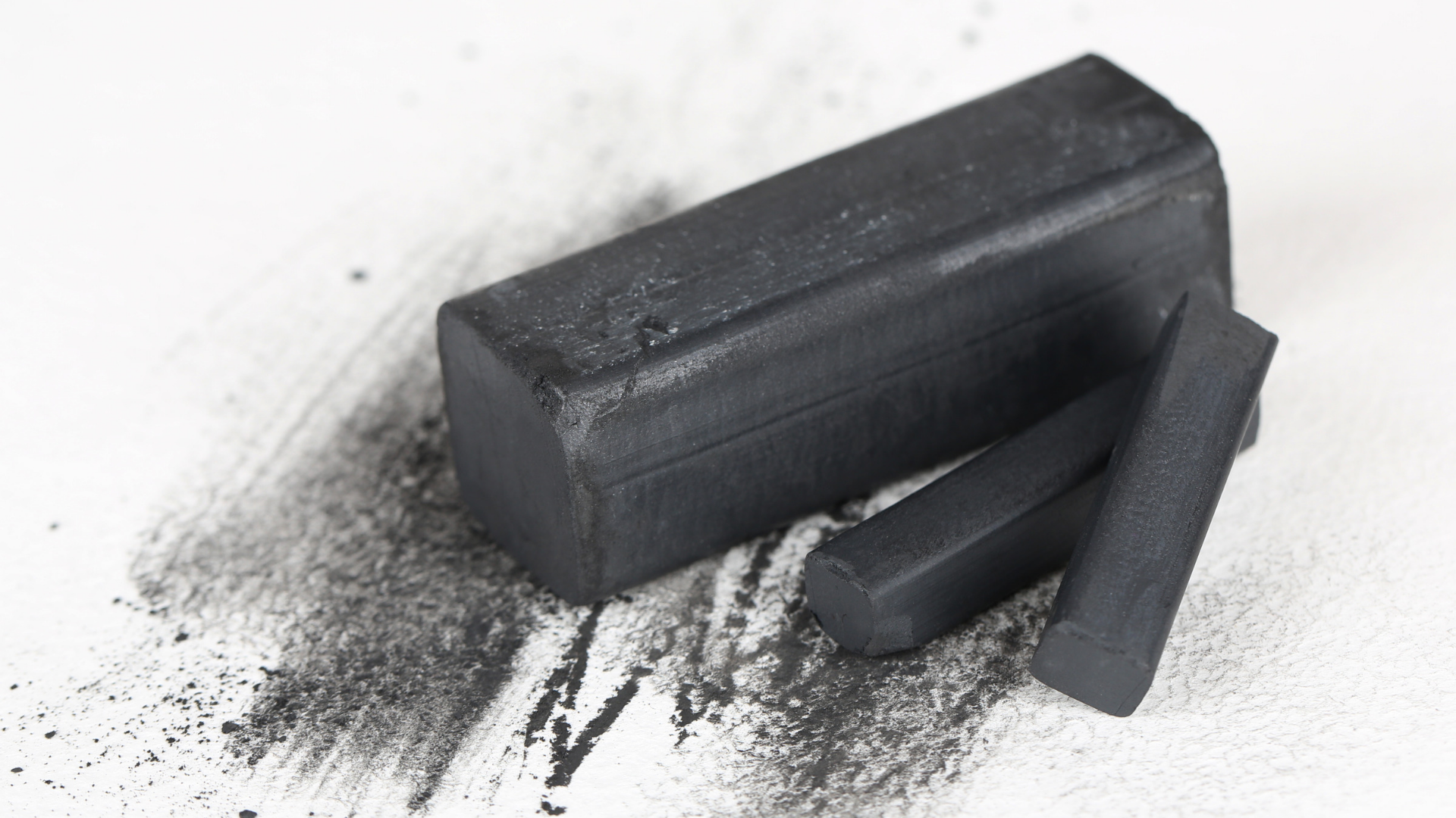 Graphite Vs Charcoal : Difference & Comparison between Graphite ...